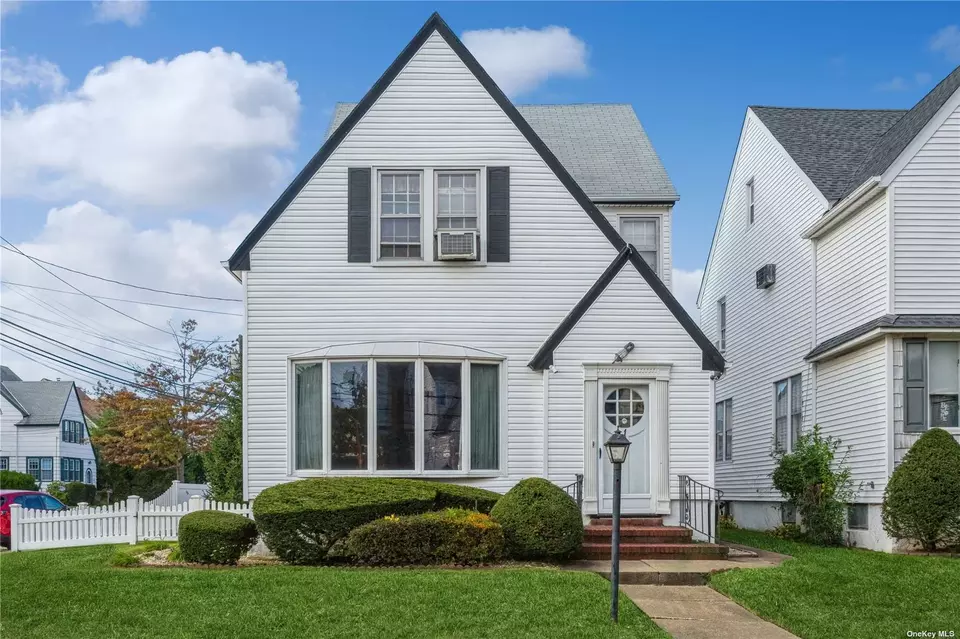 1 Liggett Rd, Valley Stream, NY 11581 | 20 Photos - Movoto