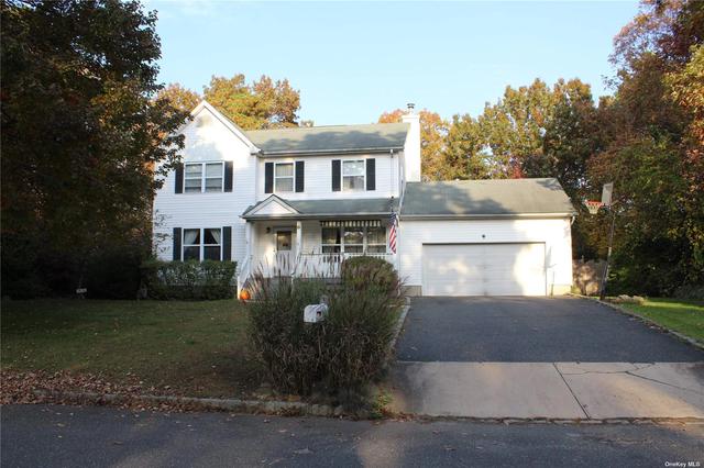 29 Apex Dr, Coram, NY 11727 | 22 Photos - Movoto