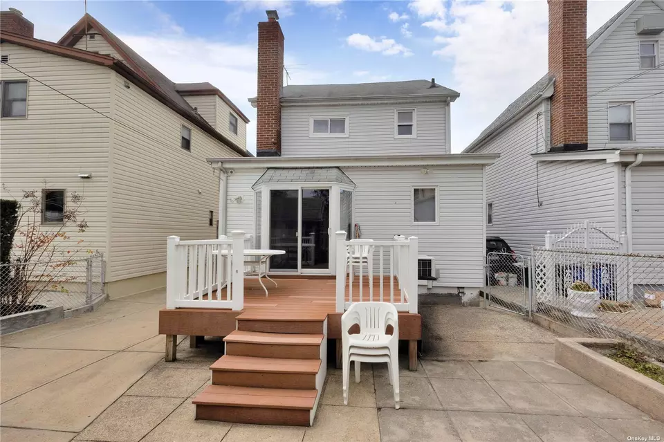 65-33 75th Pl, Middle Village, NY 11379 | 21 Photos - Movoto