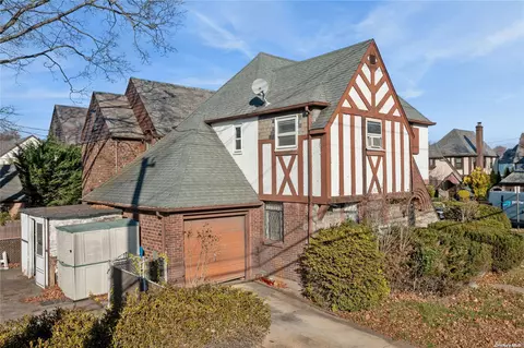 174 E Old Country Rd, Mineola, NY 11501 | 28 Photos - Movoto