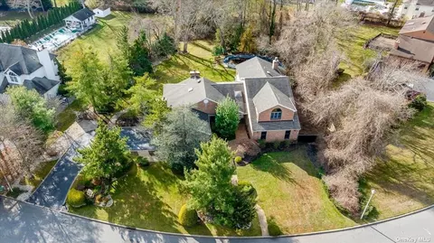 12 Deer Run, East Islip, NY 11730 | 31 Photos - Movoto