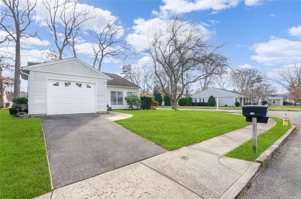 191 Kingston Dr #191, Ridge, NY 11961 | 26 Photos - Movoto