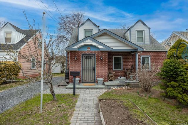 41 Haig Rd, Valley Stream, NY 11581 | 18 Photos - Movoto