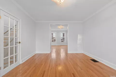 18 Pine St, Brooklyn, NY 11208 | 36 Photos - Movoto