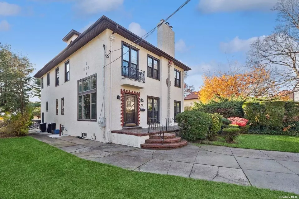 56 Floral Pkwy, Floral Park, NY 11001 | 32 Photos - Movoto