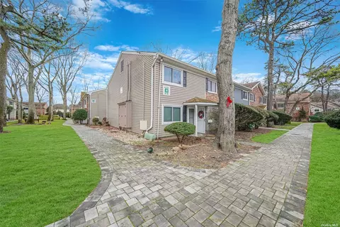 Patchogue, NY Condos & Townhouses For Sale - Movoto