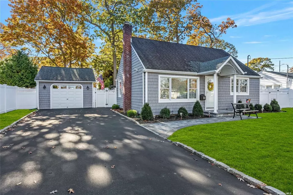 4 Lakewood Ave, Ronkonkoma, NY 11779 | 21 Photos - Movoto