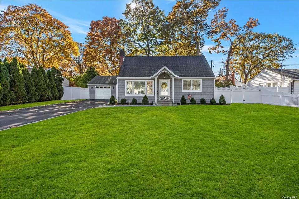 4 Lakewood Ave, Ronkonkoma, NY 11779 | 21 Photos - Movoto