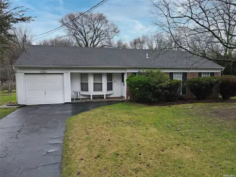 9 Old Saddle Rd, Ridge, NY 11961 | 3 Photos - Movoto