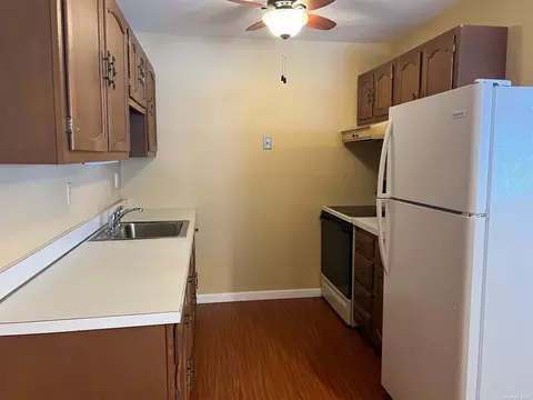 224 Blackpool Ct # B, Ridge, NY 11961 | 14 Photos - Movoto