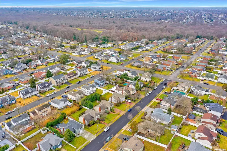 224 Violet St, Massapequa Park, NY 11762 | 16 Photos - Movoto
