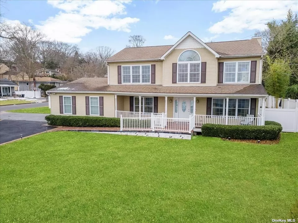 35 Trescott St, Dix Hills, NY 11746 | 30 Photos - Movoto