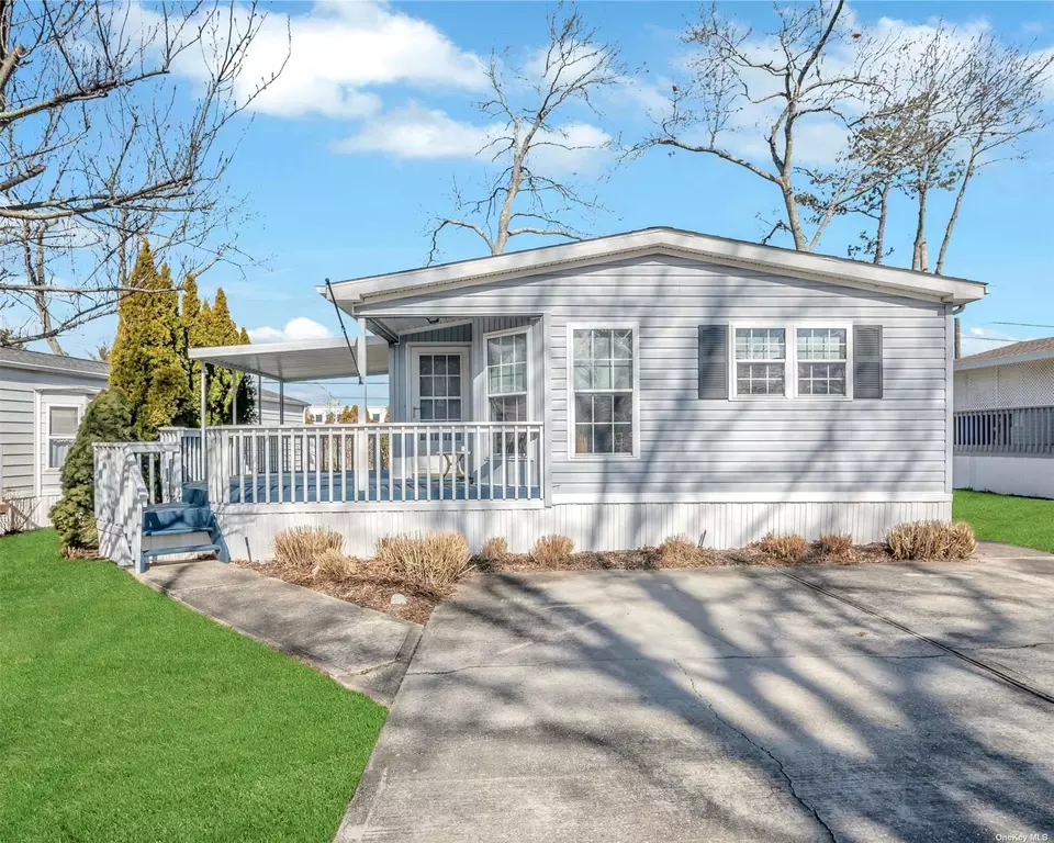 1661-235 Old Country Rd, Riverhead, NY 11901 | 33 Photos - Movoto