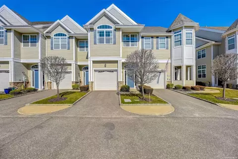 Patchogue, NY Condos & Townhouses For Sale - Movoto