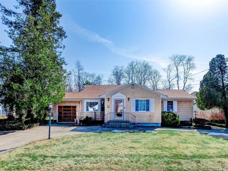 24 Balboa Dr, Kings Park, NY 11754 | 30 Photos - Movoto