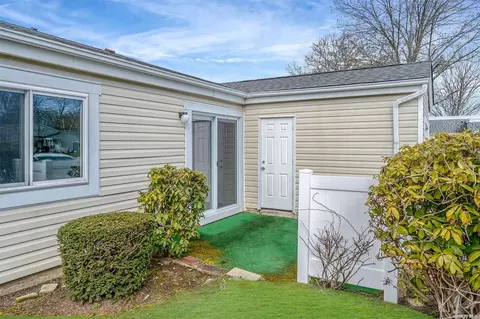 101 Cabot Ct W #101, Saint James, NY 11780 | 22 Photos - Movoto