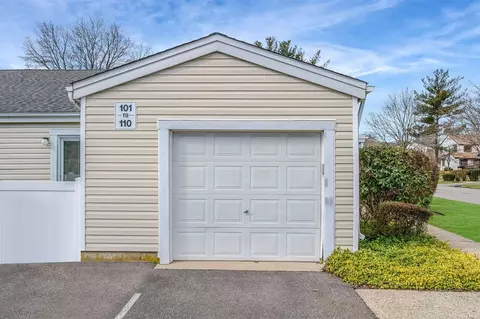 101 Cabot Ct W #101, Saint James, NY 11780 | 22 Photos - Movoto