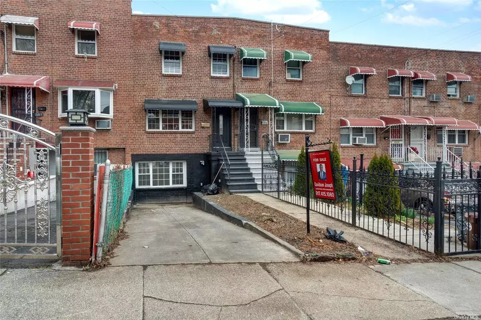 1017 E 228th St, Bronx, NY 10466 | 15 Photos - Movoto