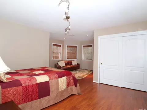 55 Emerald Ct, Staten Island, NY 10309 | 36 Photos - Movoto