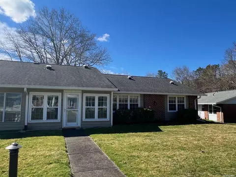 85 Enfield Ct # D, Ridge, NY 11961 | 20 Photos - Movoto