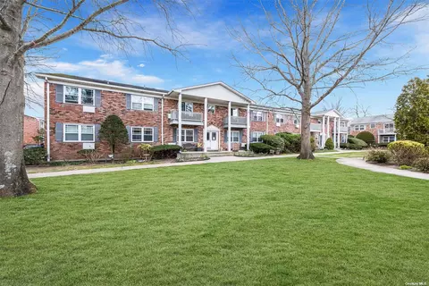 Patchogue, NY Condos & Townhouses For Sale - Movoto