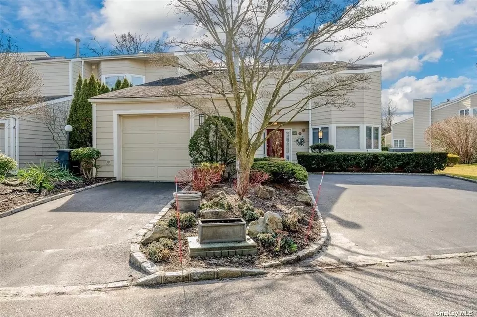 45 Lakeside Ln #45, Bay Shore, NY 11706 | 36 Photos - Movoto