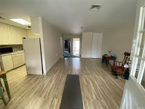 228 Blackpool Ct #B, Ridge, NY 11961 | 32 Photos - Movoto