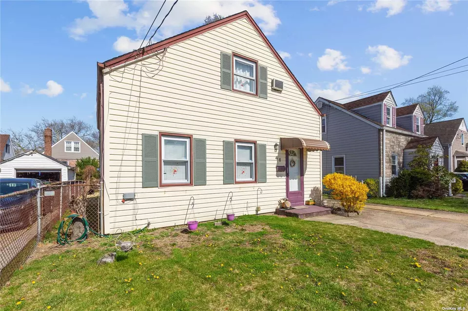 41 Wingate Rd, Valley Stream, NY 11581 | 19 Photos - Movoto