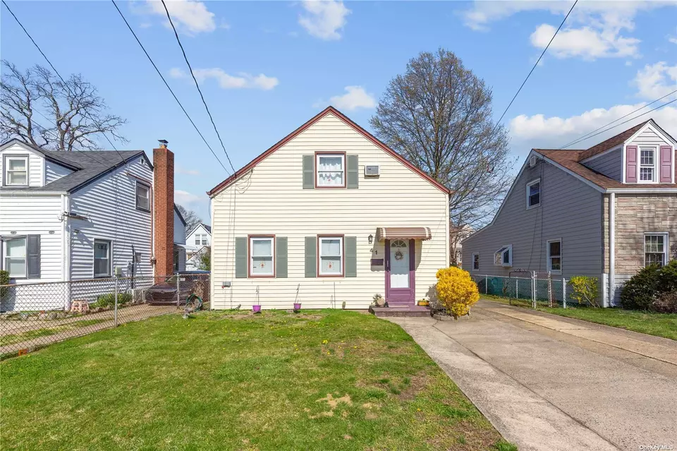 41 Wingate Rd, Valley Stream, NY 11581 | 19 Photos - Movoto