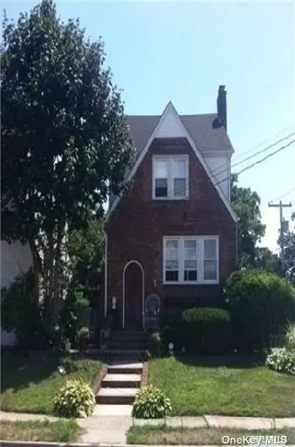 30 Woodcrest St, Valley Stream, NY 11581 | 13 Photos - Movoto