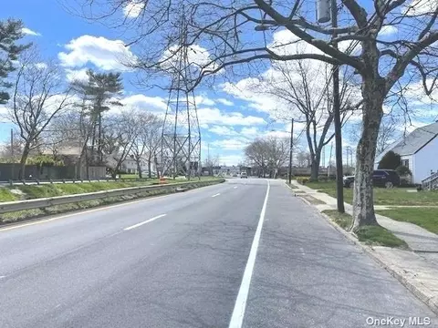 31 Peninsula Blvd, Valley Stream, NY 11581 | 27 Photos - Movoto