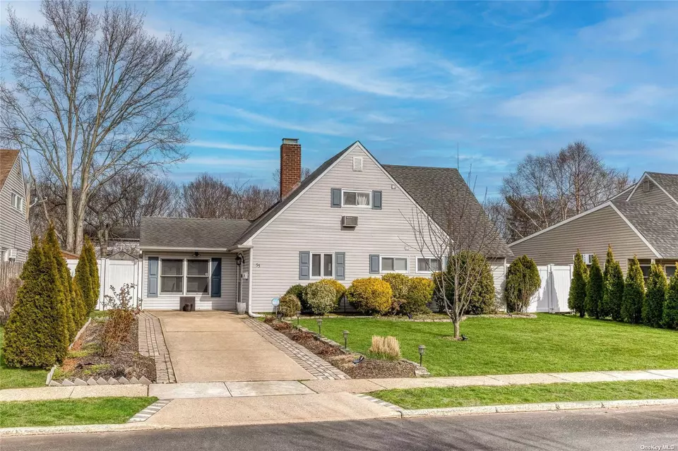 55 Cobalt Ln, Westbury, NY 11590 | 36 Photos - Movoto