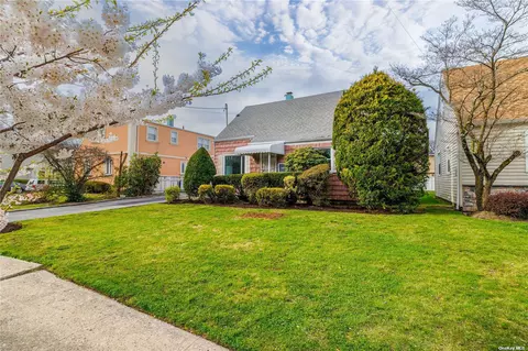 43 Brookfield Rd, Valley Stream, NY 11581 | 29 Photos - Movoto