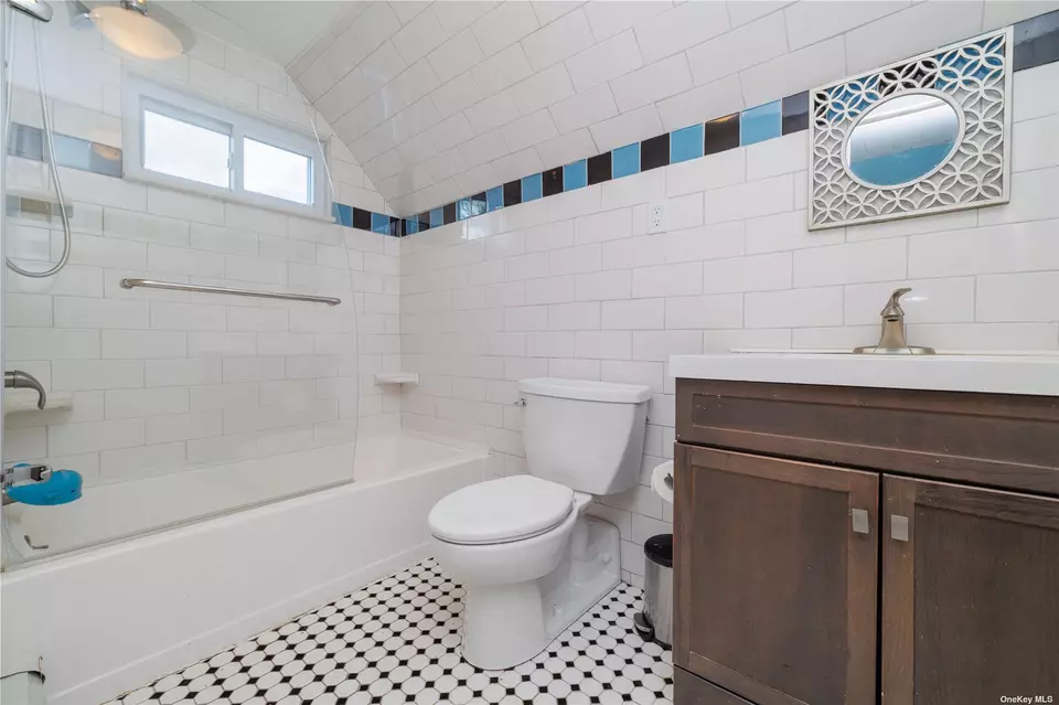 43 Brookfield Rd, Valley Stream, NY 11581 | 29 Photos - Movoto