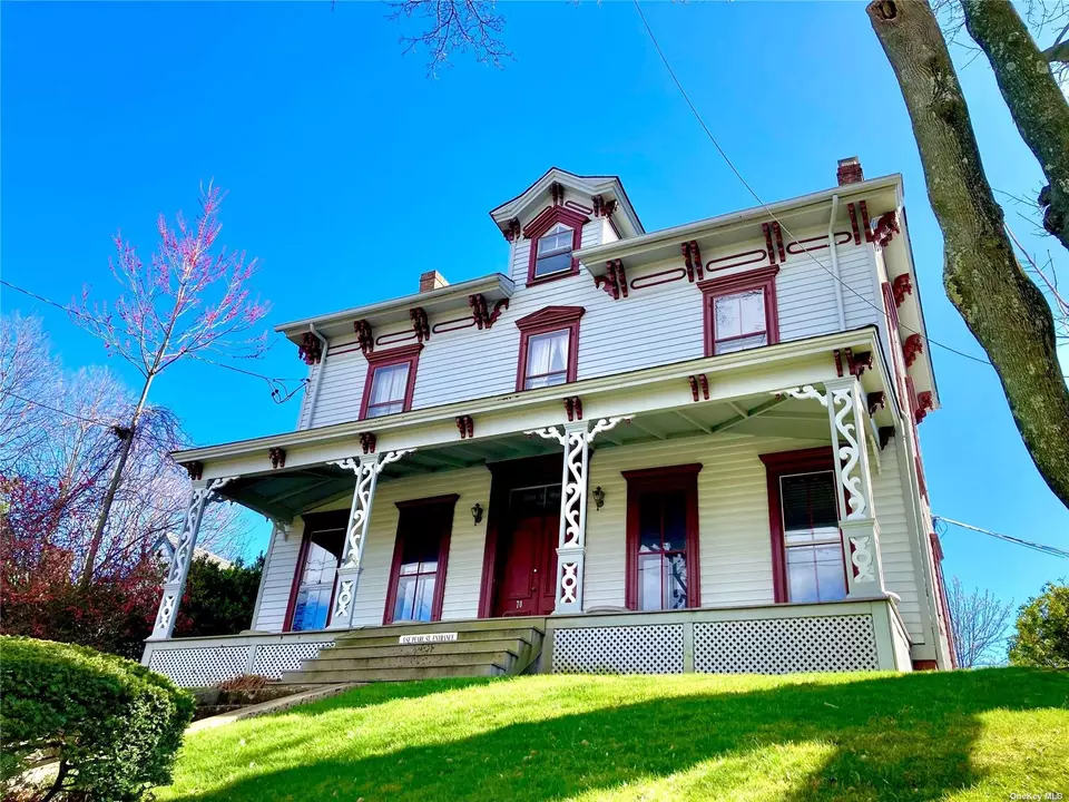 70 E Main St, Oyster Bay, NY 11771 | 31 Photos - Movoto