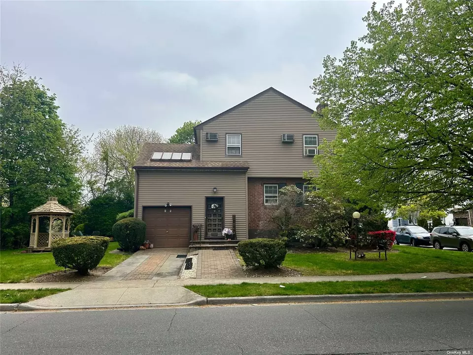 11 Flower Rd, Valley Stream, NY 11581 | 9 Photos - Movoto