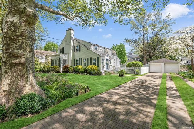 108 Dover Pkwy, Stewart Manor, NY 11530 | 29 Photos - Movoto