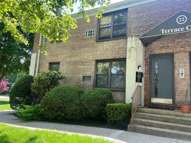 22 Terrace Cir #1C, Great Neck, NY 11021 | 1 photo - Movoto