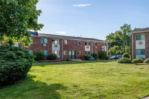 2449 Union Blvd # D, Islip, NY 11751 | 19 Photos - Movoto