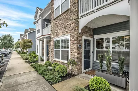 Patchogue, NY Condos & Townhouses For Sale - Movoto