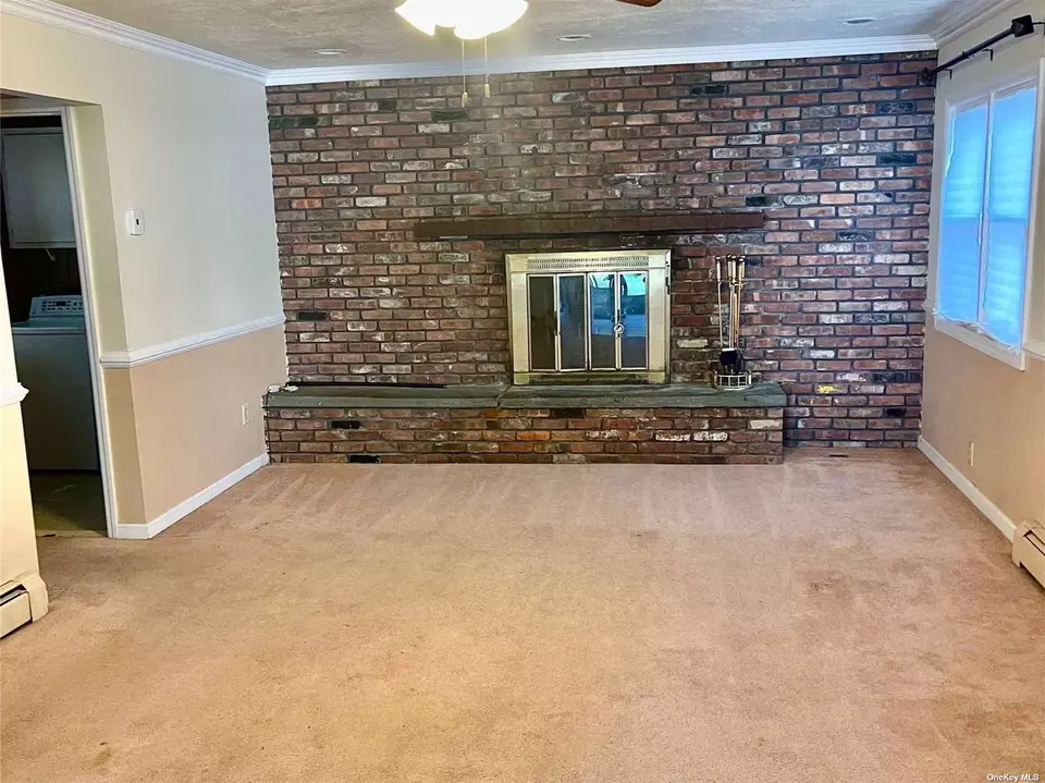 4 Lakeview Dr, Middle Island, NY 11953 | 4 Photos - Movoto