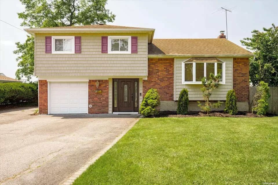 102 Woods Rd, North Babylon, NY 11703 | 24 Photos - Movoto