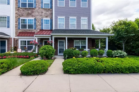 Patchogue, NY Condos & Townhouses For Sale - Movoto