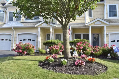 Patchogue, NY Condos & Townhouses For Sale - Movoto