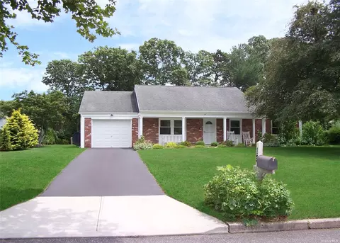 19 Hillsdale Ln, Coram, NY 11727 | 22 Photos - Movoto