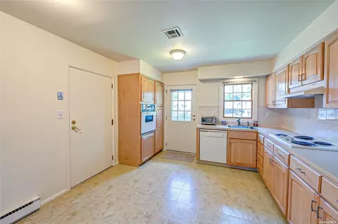 235 Blackpool Ct #B, Ridge, NY 11961 | 16 Photos - Movoto