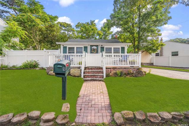 9 Mills Path, Ronkonkoma, NY 11779 | 32 Photos - Movoto