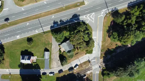 645 Hamilton Ave, Mattituck, NY 11952 | 26 Photos - Movoto