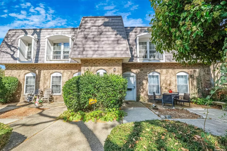 655 Middle Country Rd #1G2, Coram, NY 11727 - Movoto