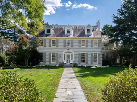 5 Hamilton Pl, Garden City, NY 11530 | 15 Photos - Movoto